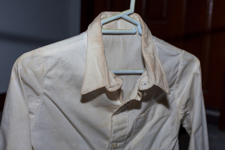 ¿Cómo evitar que la ropa huela a humedad mientras está guardada?